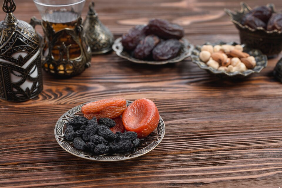 Ajwa Dates vs. Medjool Dates: 7 Key Differences Explained | Mazare ...